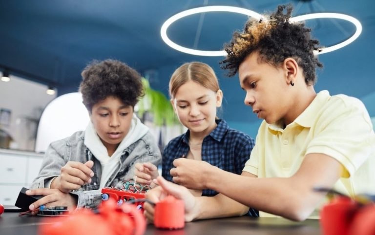 10 Ways to Help Your Teen Make Friends